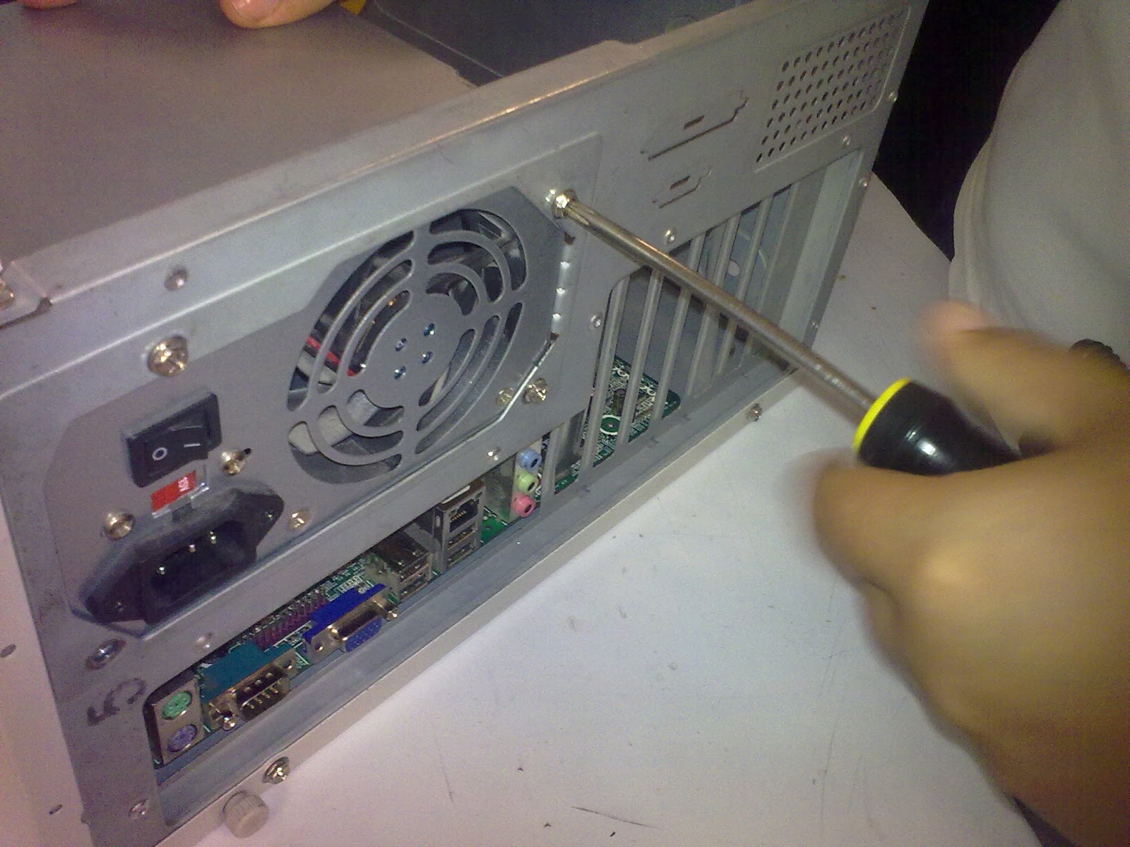 Ensamble y Mantenimiento: pasos para desarmar una computadora