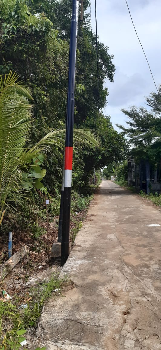 Pemasangan Tiang Telkom di Gang Belimbing Terlalu Dekat dengan Jalan ...