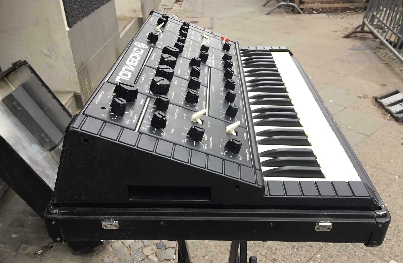 MATRIXSYNTH: Formanta Polivoks Polyvox Black Duo-phonic Analog Synthesizer