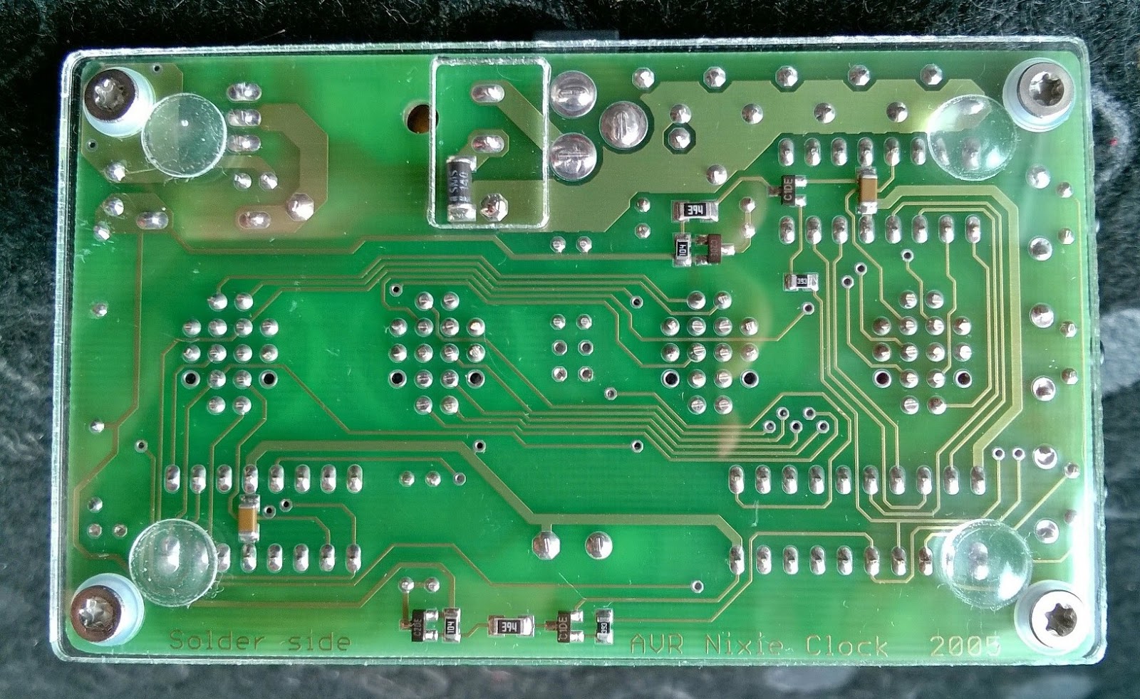 betatronics: A Nixie tube digital clock with ZM1000 tubes