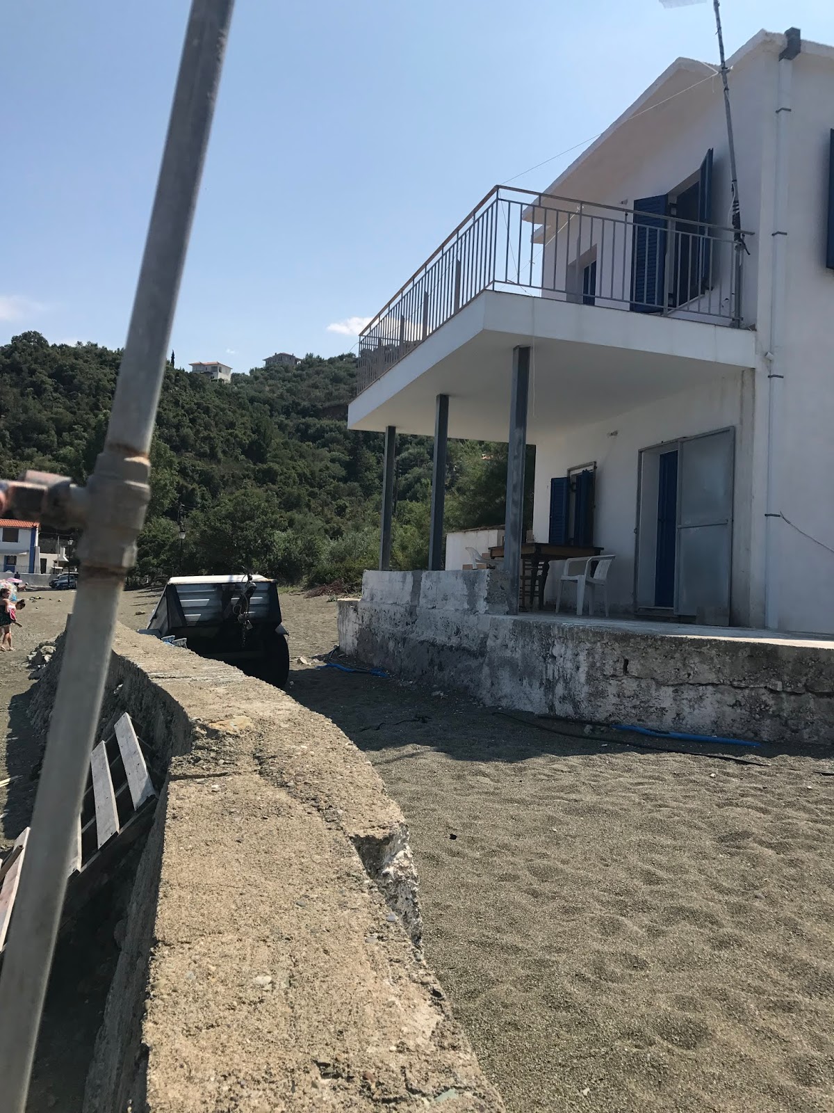ORTHOLOGIKA: ΘΙΟΠΑΥΤΟ : ΤΟ VIRAL ΣΠΙΤΙ ΣΤΗΝ ΑΜΜΟ ΠΟΥ ΕΙΝΑΙ ΠΑΡΑΝΟΜΟ ΚΑΙ ...