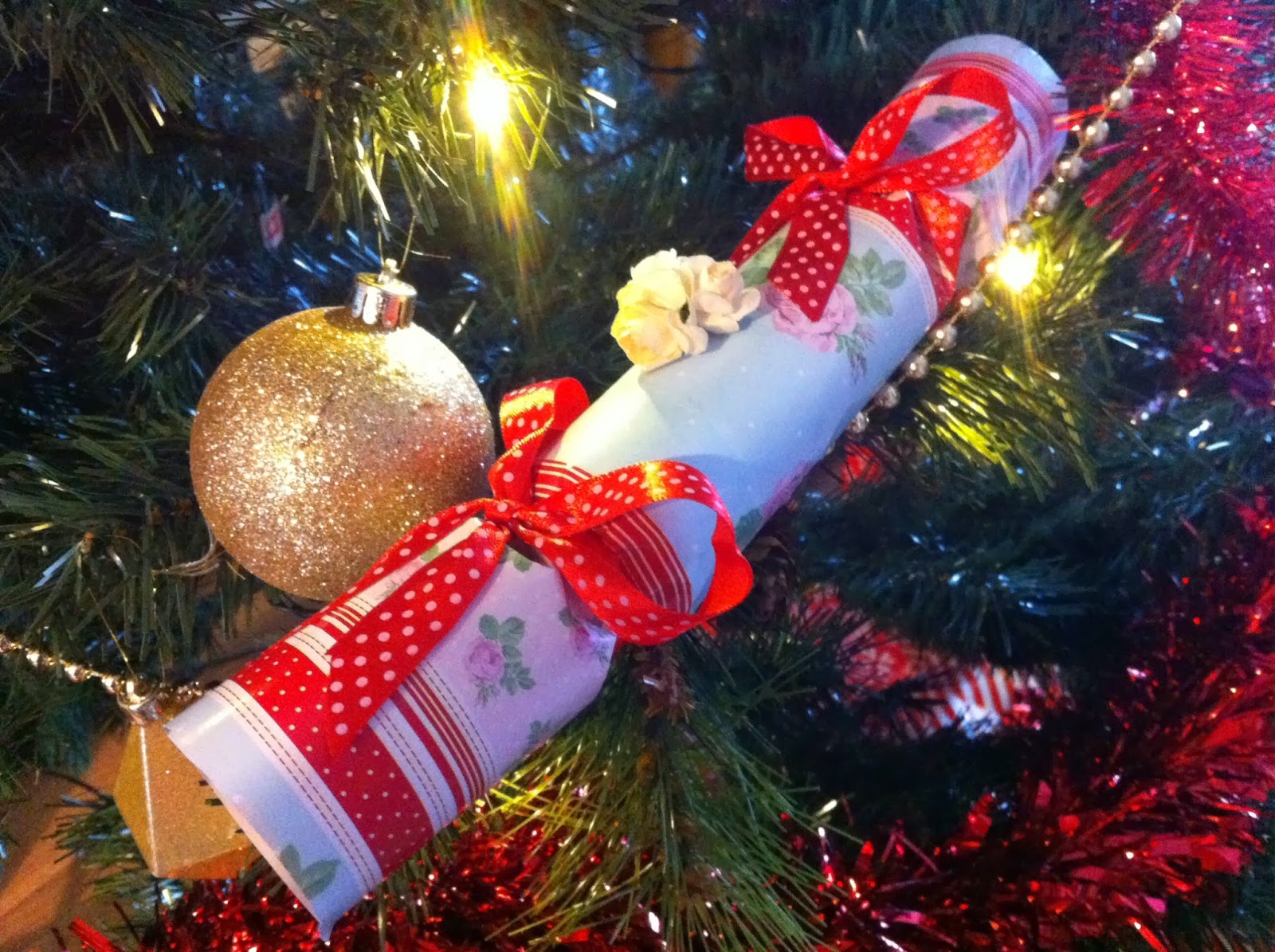 Christmas Cracker Tutorial | Little Apple Tree