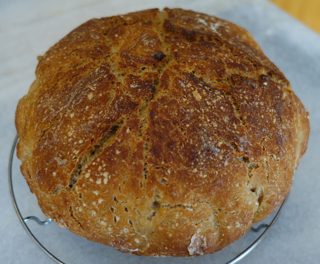 Living the life in Saint-Aignan: Une boule de pain complet