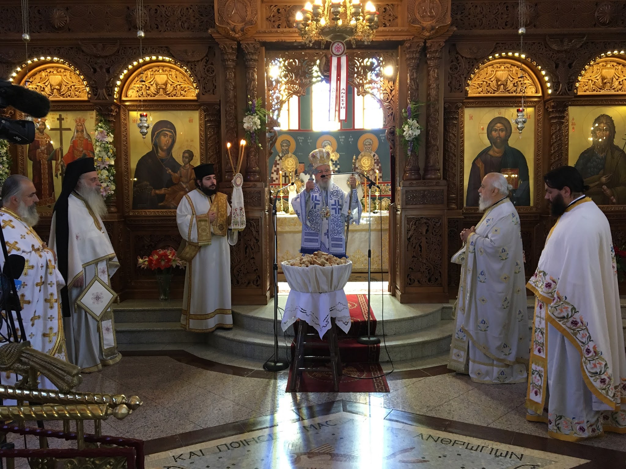 Ιερός Ναός Αγίων Κωνσταντίνου και Ελένης Αγρινίου: Η εορτή των Αγίων ...
