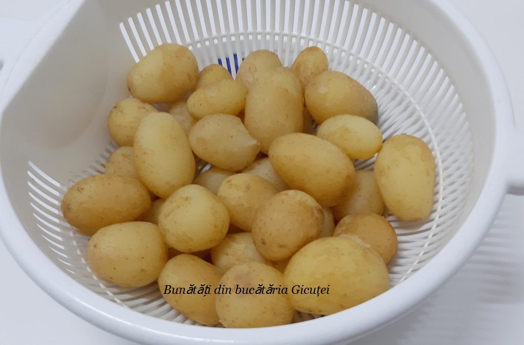 Cartofi noi fierti si rumeniti in cuptor - Bunătăți din bucătăria Gicuței