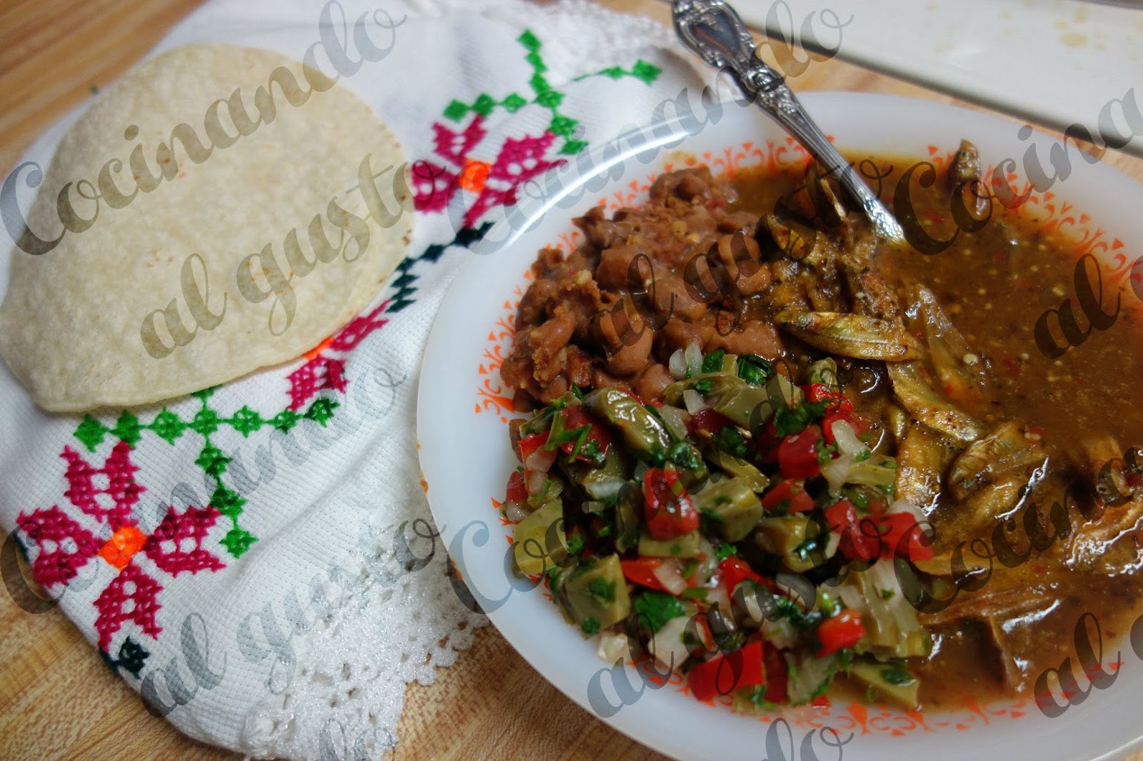 Cocinando al gusto: Charales guisados en salsa negra