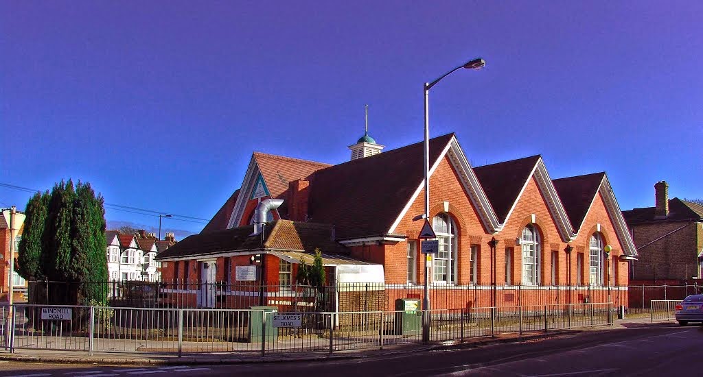 AHMADIYYA MOSQUE: Baitus Subhan Mosque - Croydon, UK