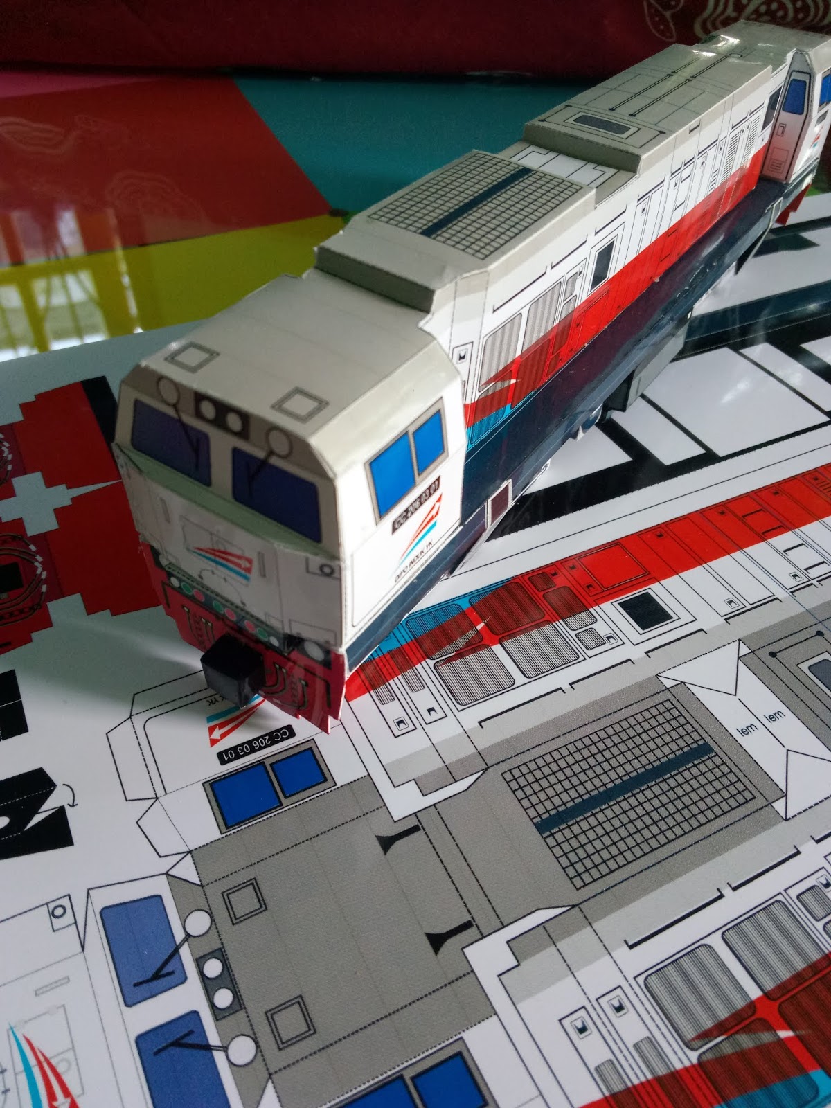 Kereta Kertas: Lokomotif CC 206