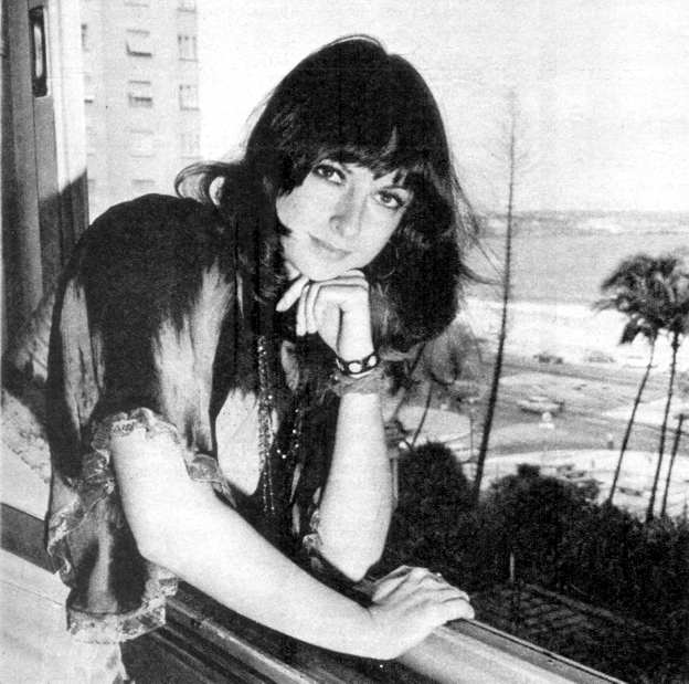 Astros em Revista: BIBI VOGEL A AMIGA DO PEITO