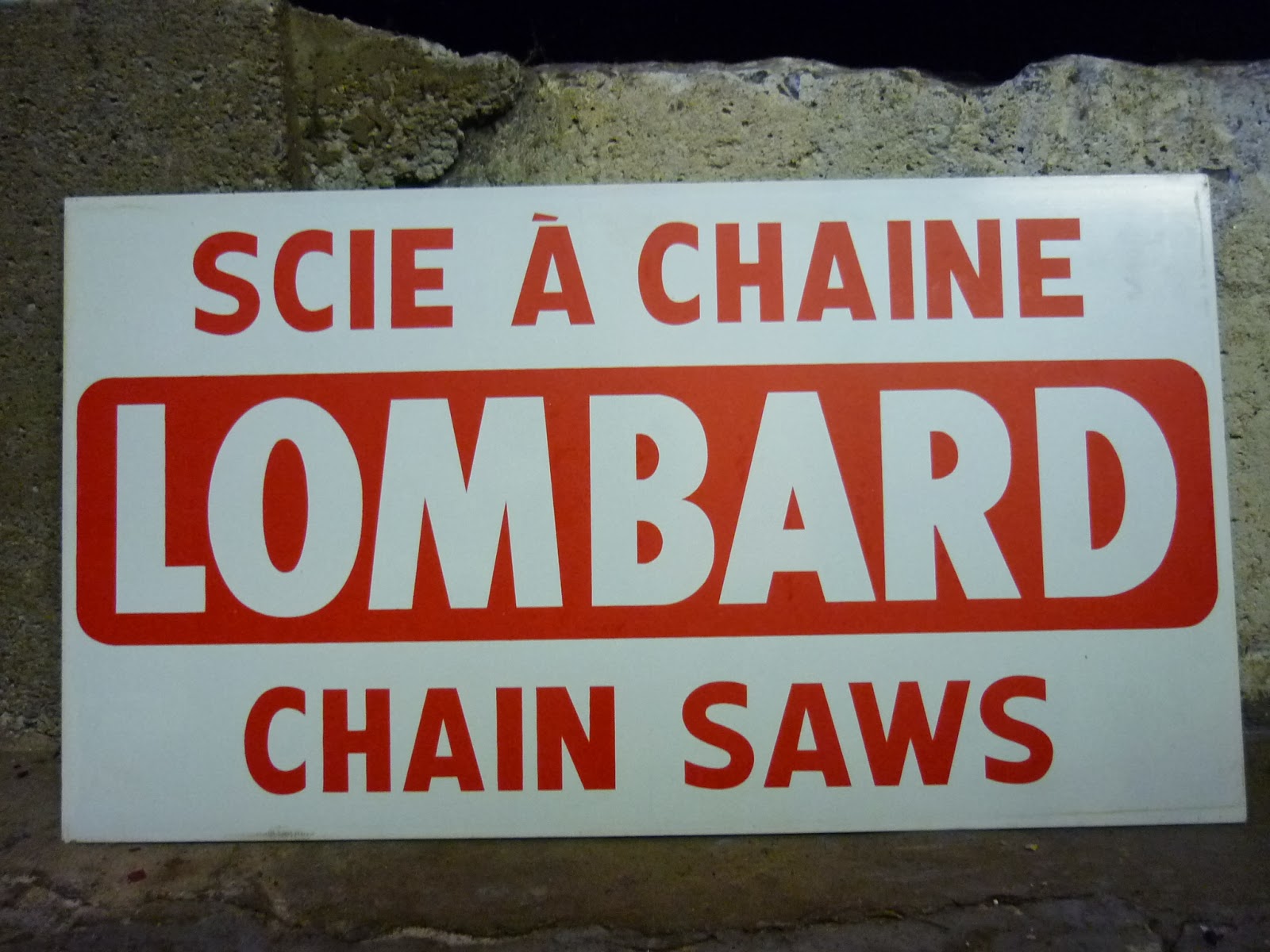 VINTAGE CHAINSAW COLLECTION: CHAINSAW SIGNS COLLECTION. (PICTURES).