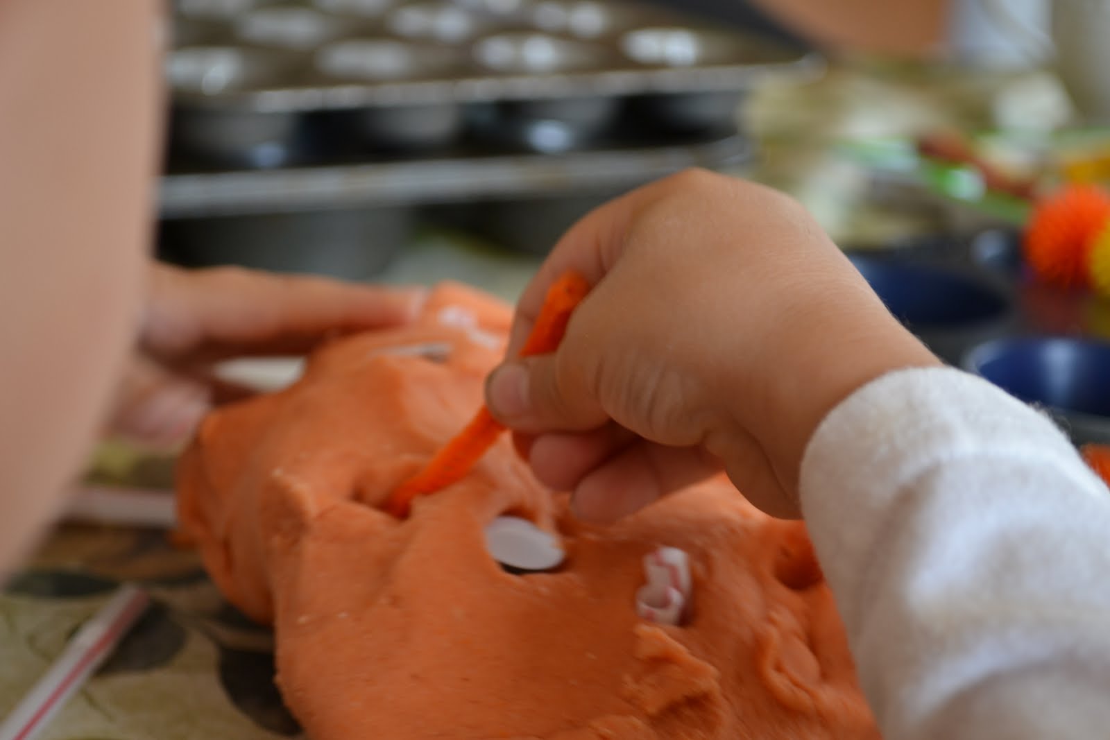 Messy Kids: 30 Days to Hands on Play: Play Dough Exploration