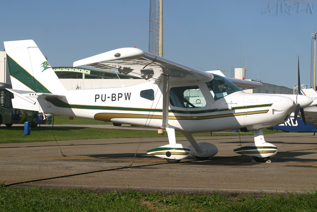 AEROPORTO DE JALES-SP (SDJL) (ANTONIO ALONSO RODRIGUES GARCIA): AVIÃO ...