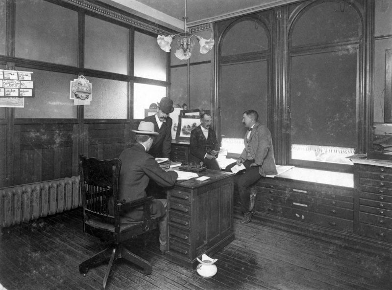 26 Amazing Photos Capture People in the Offices in the Early 20th ...