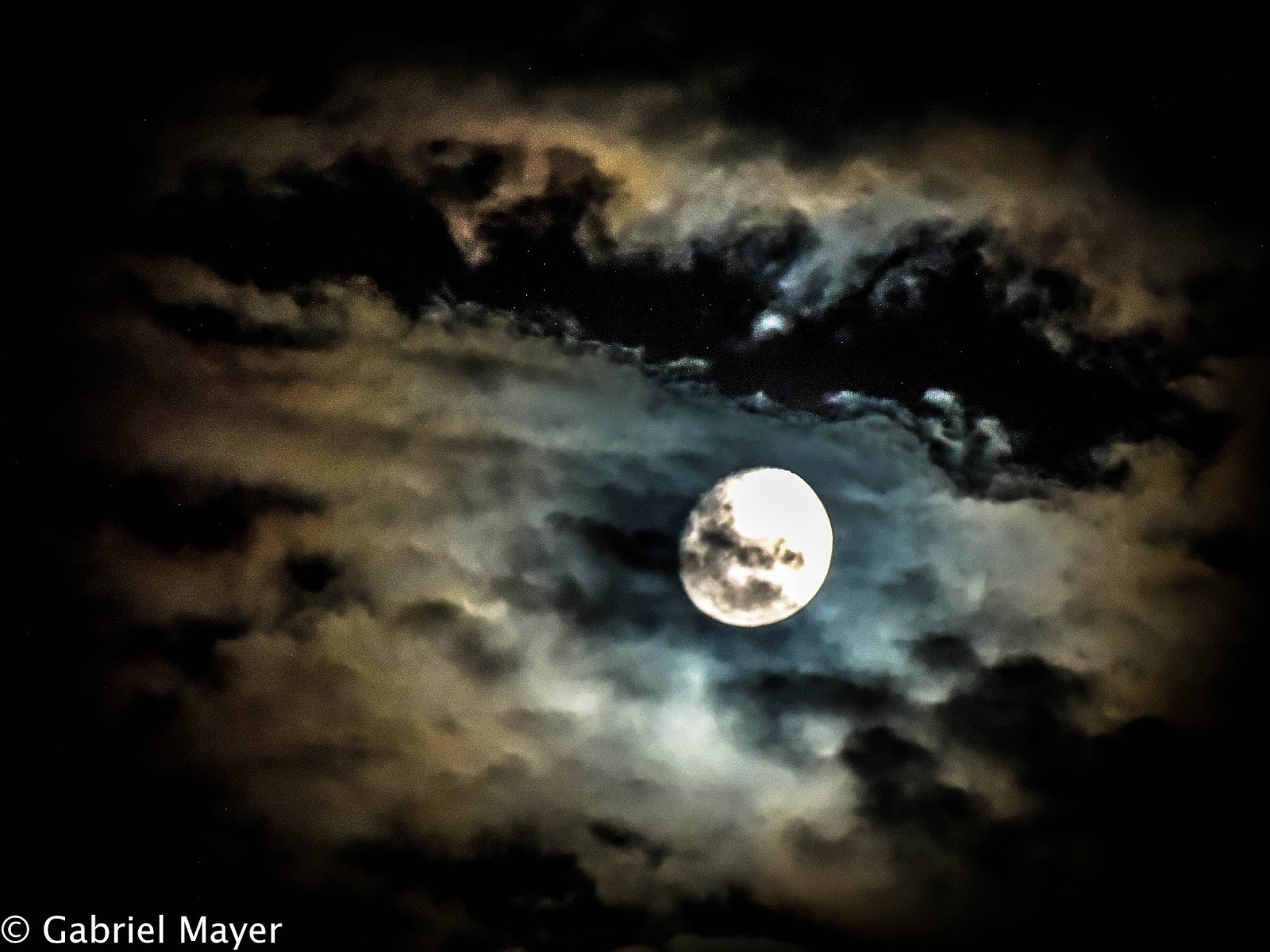 Mais uma noite de lua