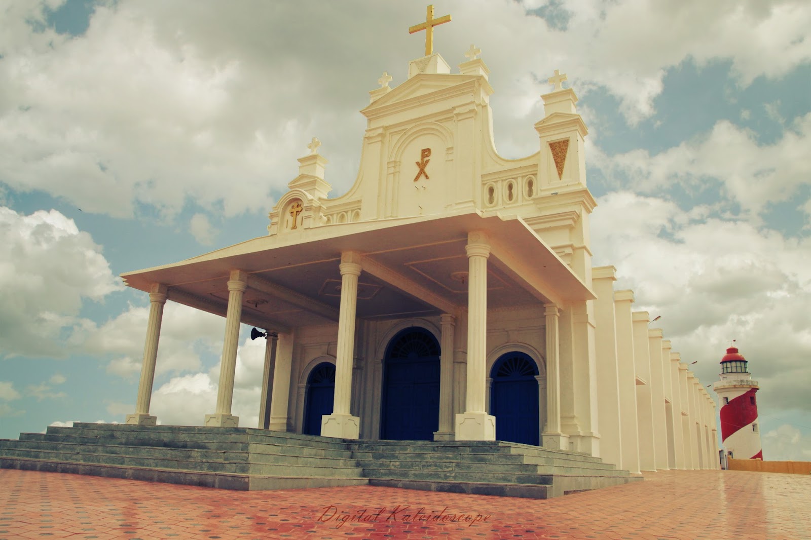 Tamilnadu Tourism: Holy Cross Church, Manappad, Thoothukudi