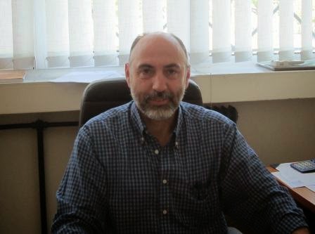 ΑΥΤΟΣ ΕΙΝΑΙ Ο ΔΙΕΥΘΥΝΤΗΣ ΠΟΥ ΕΔΩΣΕ ΤΗΝ ΑΠΟΒΟΛΗ ΛΟΓΩ ΕΘΝΙΚΟΥ ΥΜΝΟΥ!!! Ο ...