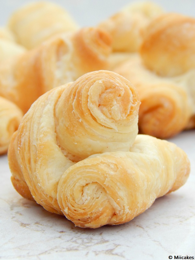 Pan cremona y cuernitos / Miicakes