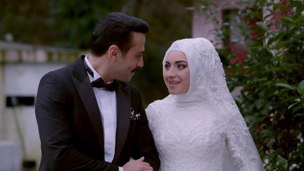 Elif odcinek 1053: Ślub Safaka i Julide! Alev porywa Emirhana! Akin ...