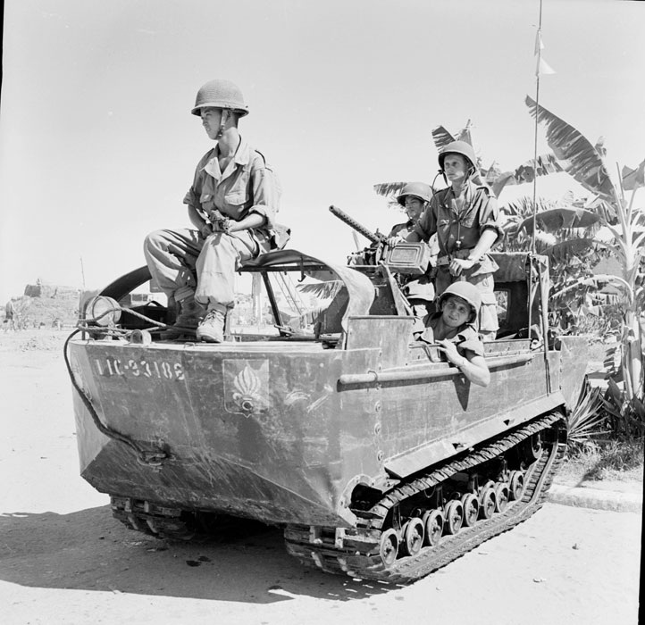 WARFARE Blog: GALERIA: Blindados Anfíbios do 1er REC na Indochina