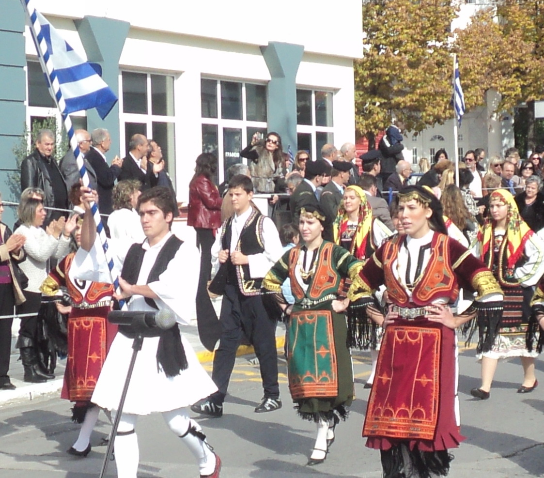Με μεγάλη συμμετοχή του κόσμου και χωρίς παρατράγουδα έγινε η παρέλαση ...