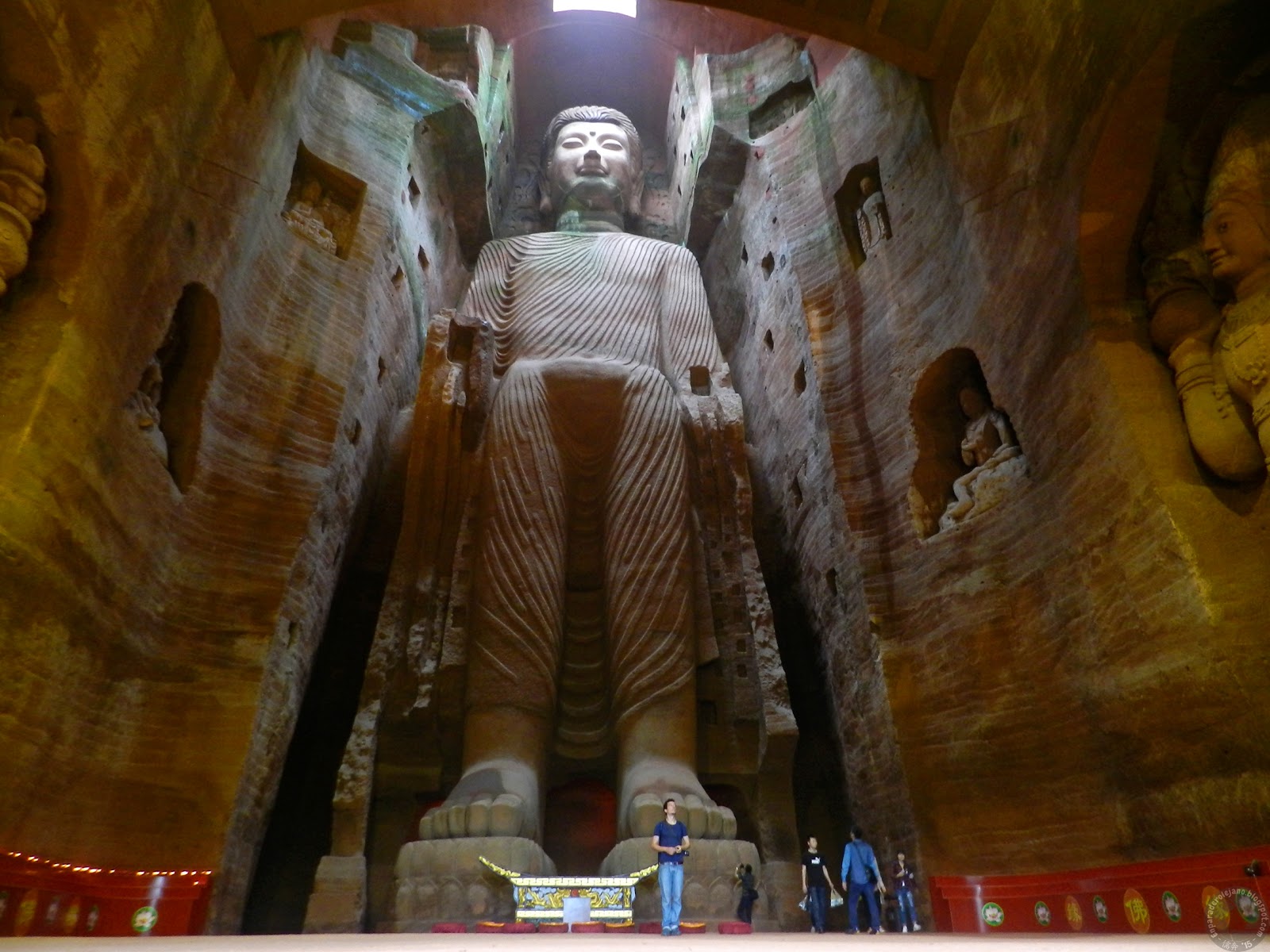 En paradero lejano: EL GRAN BUDA DE LESHAN