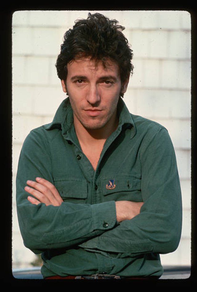 30 Studio Portraits of Bruce Springsteen Taken by Lynn Goldsmith in ...