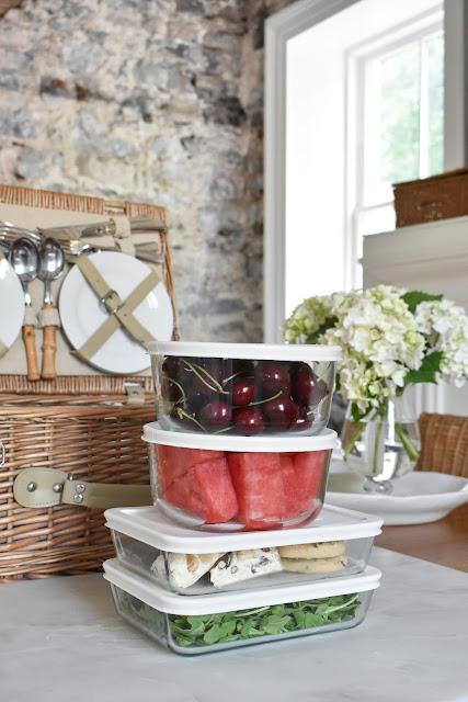 The Grower's Daughter: the perfect picnic (and picnic basket)