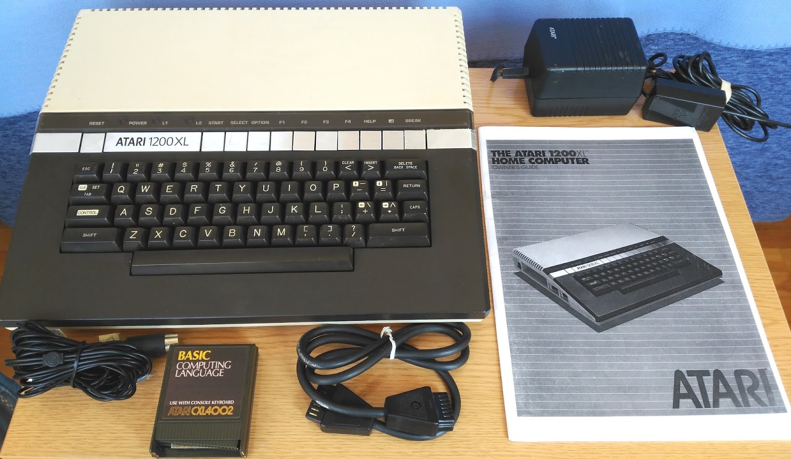 Retro Ordenadores Orty: Ordenadores Atari: Consola con teclado VCS 2600 ...