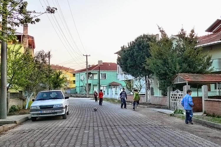 Mahalle nedir ne demektir? Mahalle ile ilgili deyimler ve anlamları ...