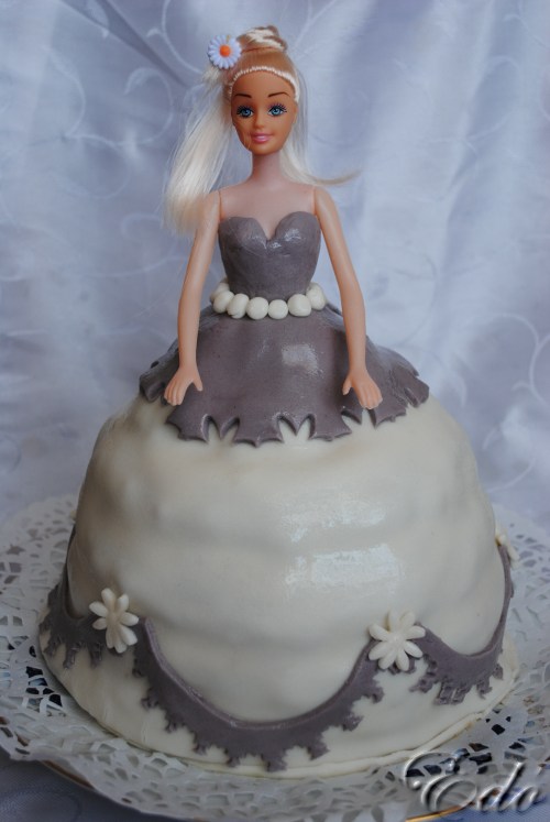 Édes otthonunk némi sóval: Barbie torta 2.