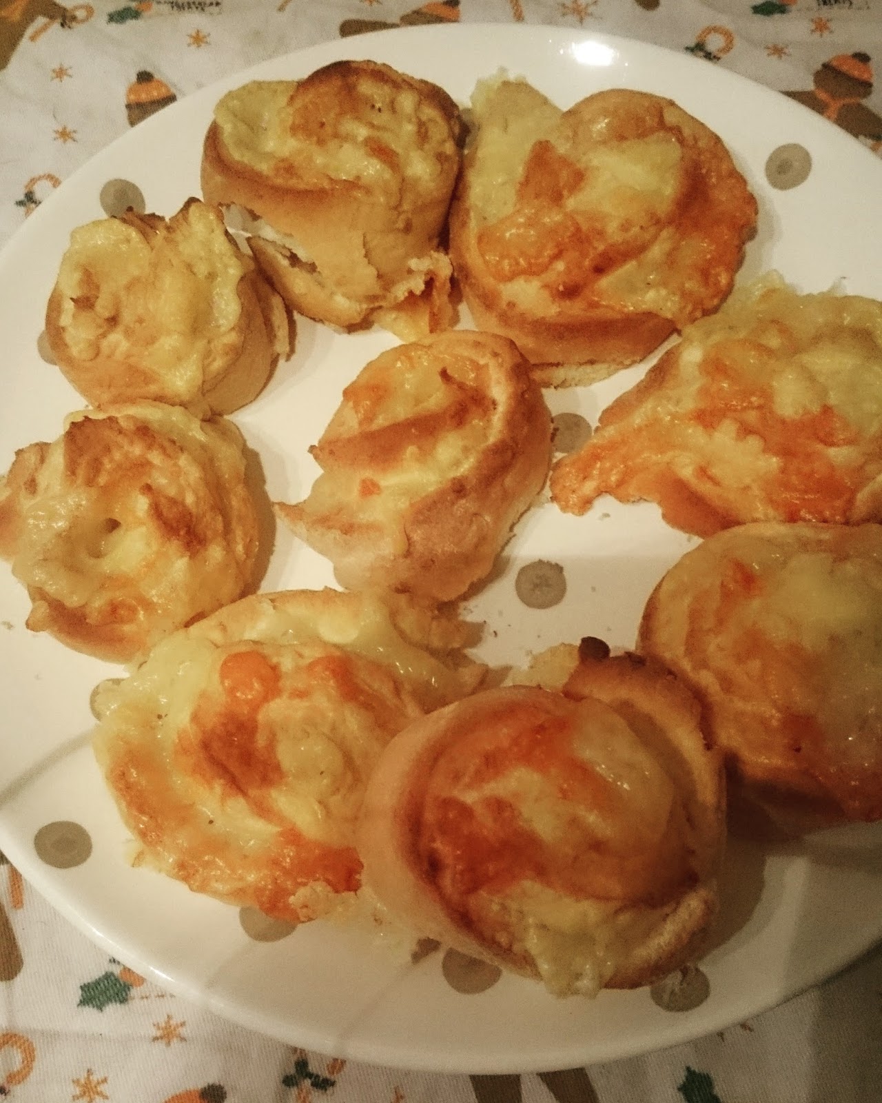 Ree The Beauty Bee: BAKING CHEESE SWIRLS | REETHEBEAUTYBEE