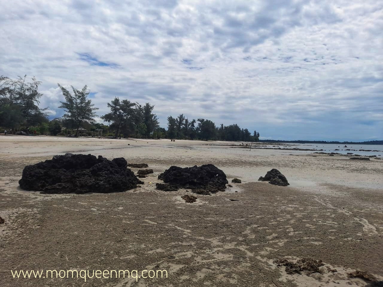 √Pesona Wisata Pantai Reviola Batam