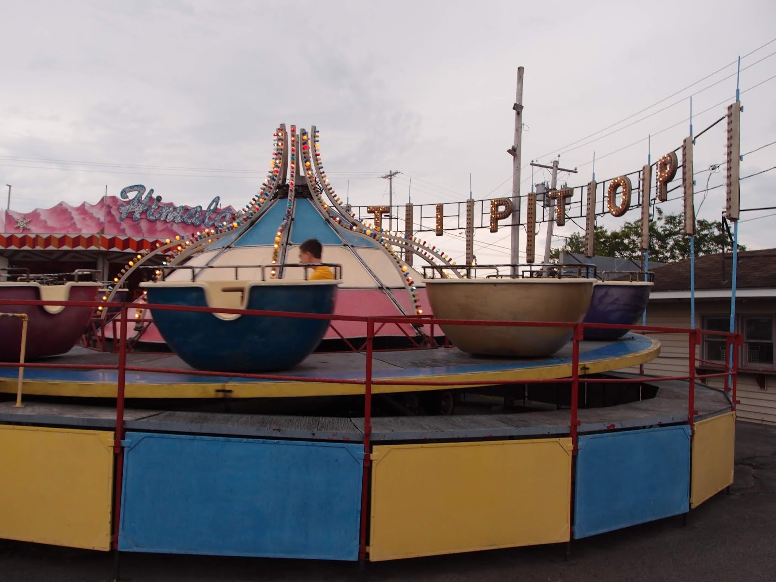 Bayern Kurve Blog: Flat Ride Feature: Tip Top