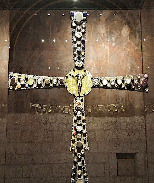 Araceli Rego: Del óleo al cincel: LA CRUZ DE DESIDERIO