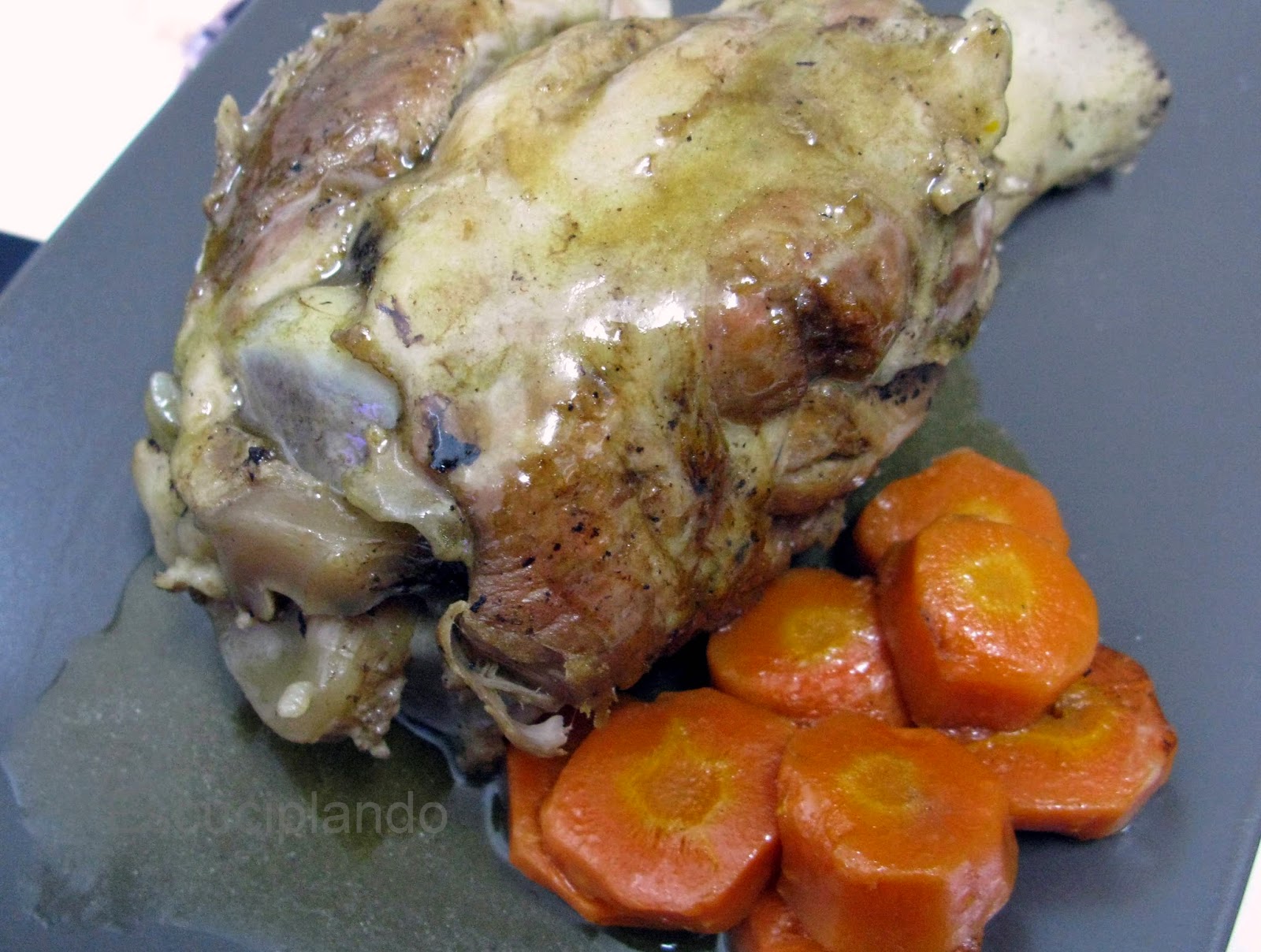 Escuciplando: CODILLO DE CERDO A LA CERVEZA