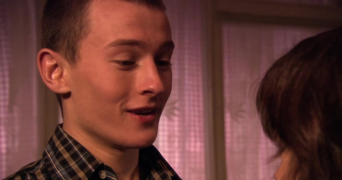 ausCAPS: Elliott Tittensor nude in Shameless (UK) 6-02 "Trouble In ...