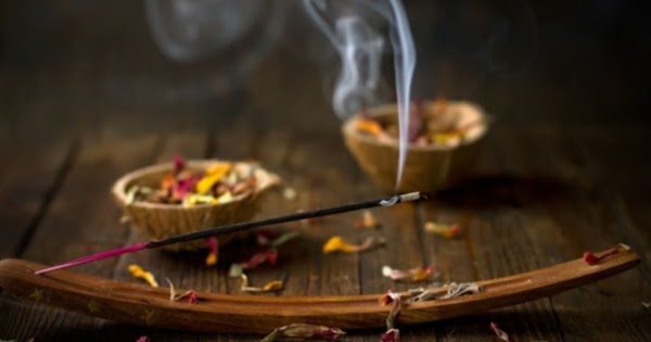 Inilah Makna dari Warna Dupa dan Jumlah Dupa Saat Sembahyang - akriko.com