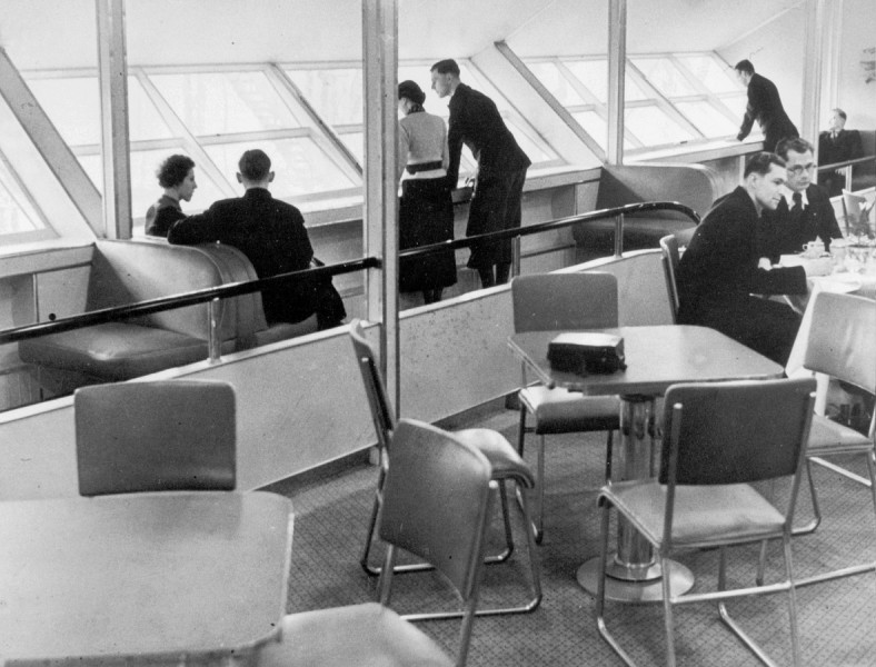 20 Incredible Vintage Photographs Describing the Life of LZ 129 ...