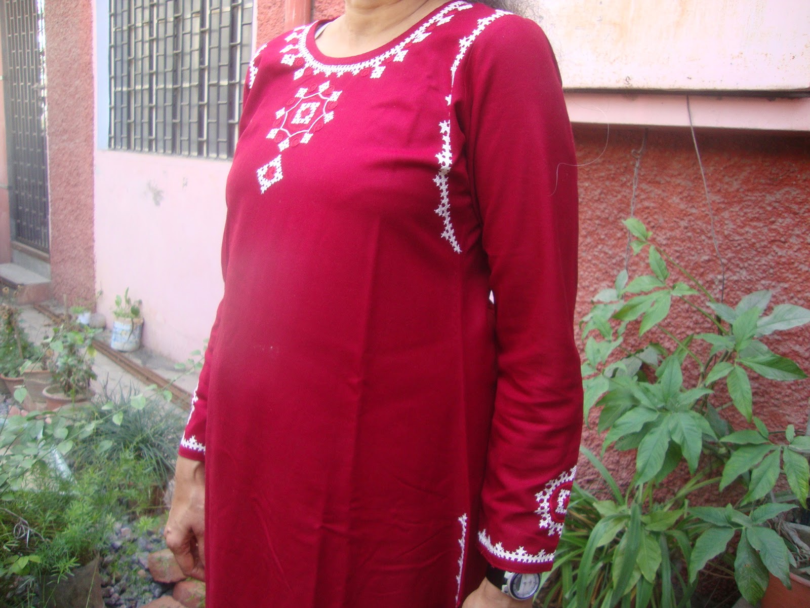 Knitting,Crochet and Embroidery: Sindhi kadhai on Red Cotswool Salwar suit