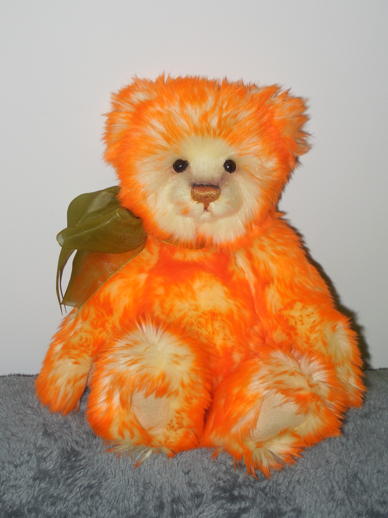 Veni Vidi Dolli: CHARLIE BEARS: Red, Orange and Yellow