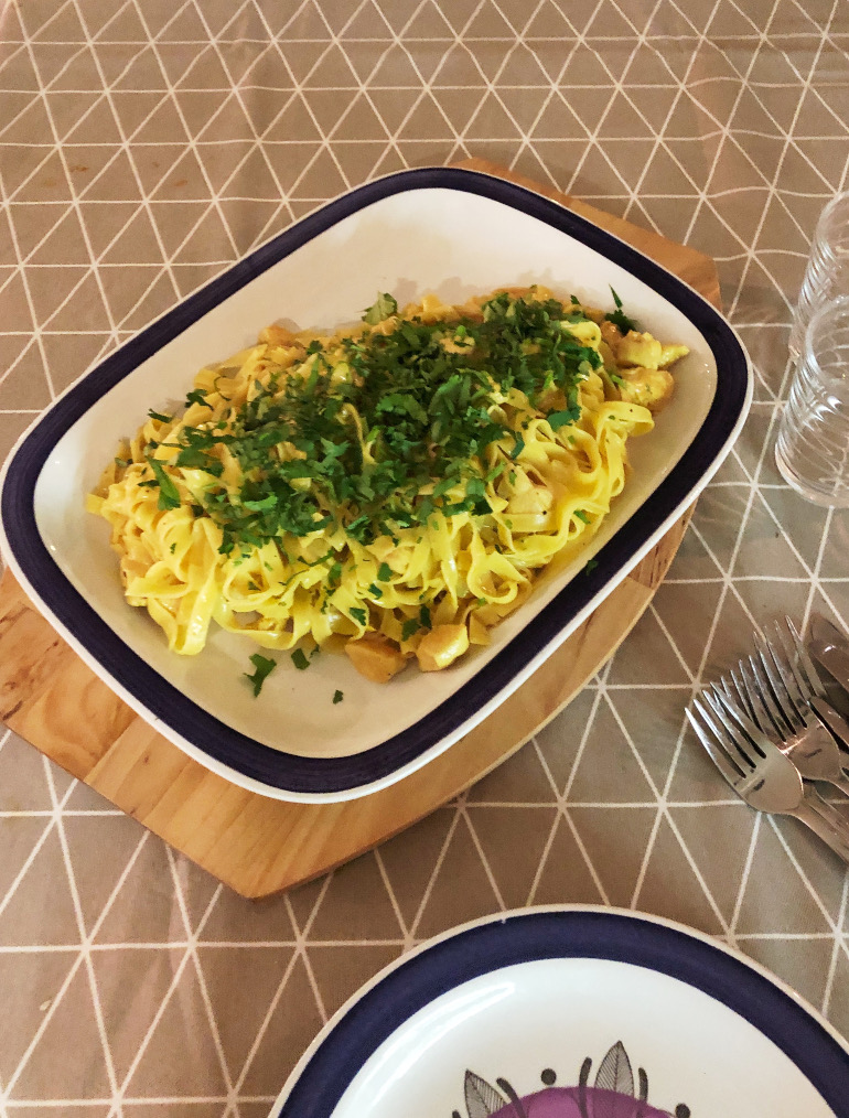 BROILERI PASTA - Värikkäästi valkoinen