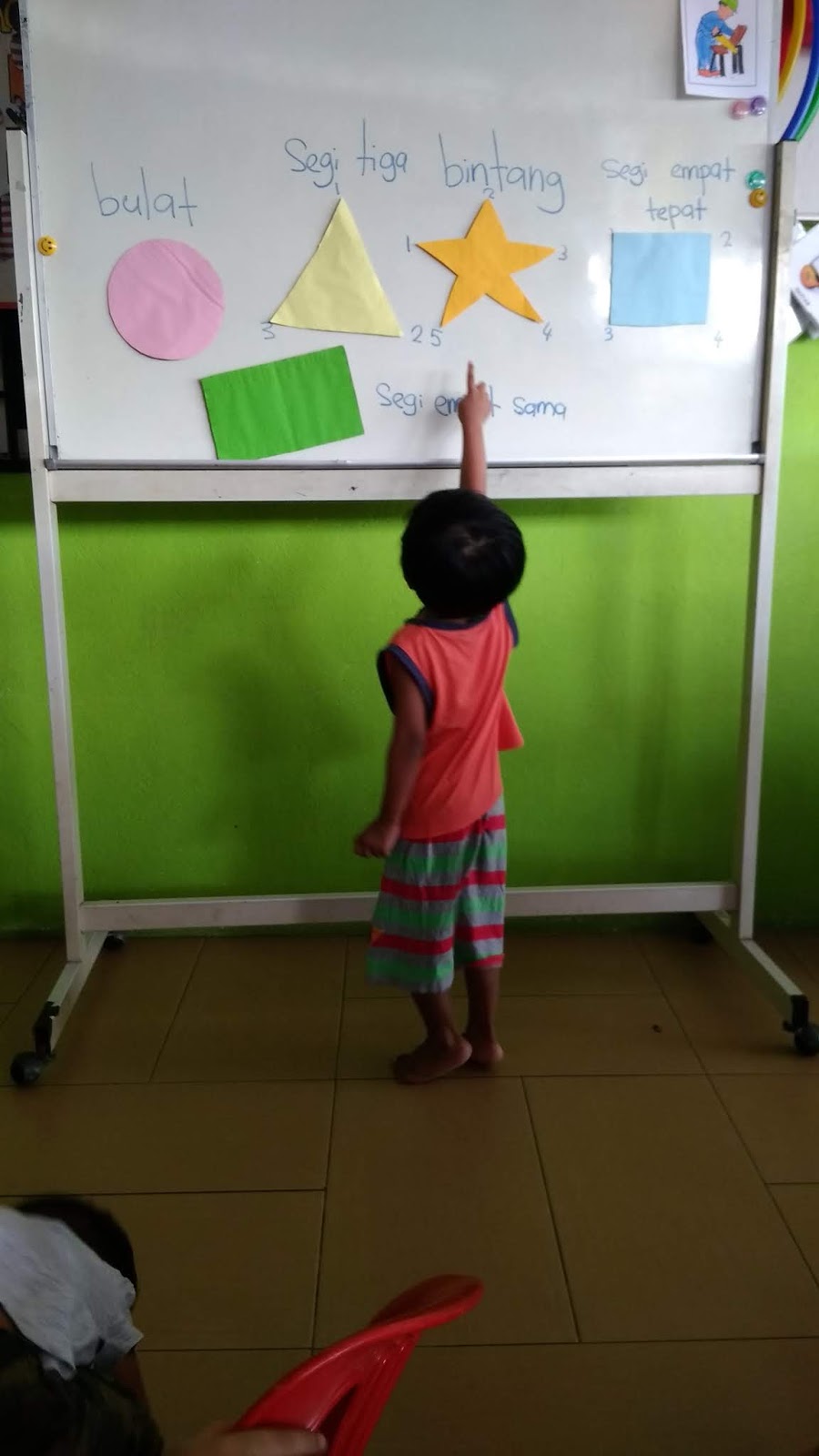 Taska Ummi Ida: Aktiviti 4 Tahun : Aktiviti Mengenal Bentuk