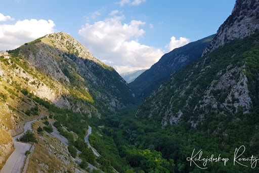 Castrovalva — bajkowe miejsce na urwisku skalnym | Kalejdoskop Renaty