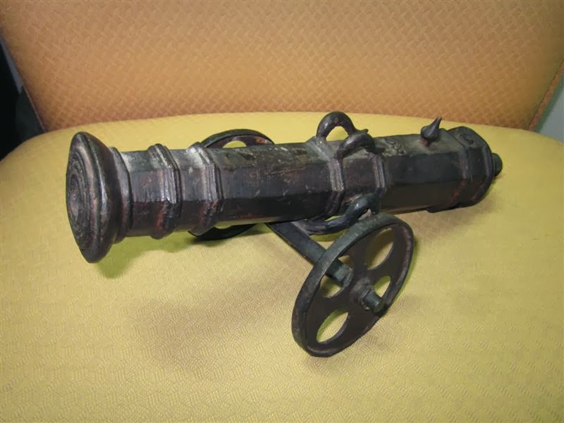 Badai Mencak Kelambit Biru: Koleksi Anak Meriam Lama VOC , jenis ...