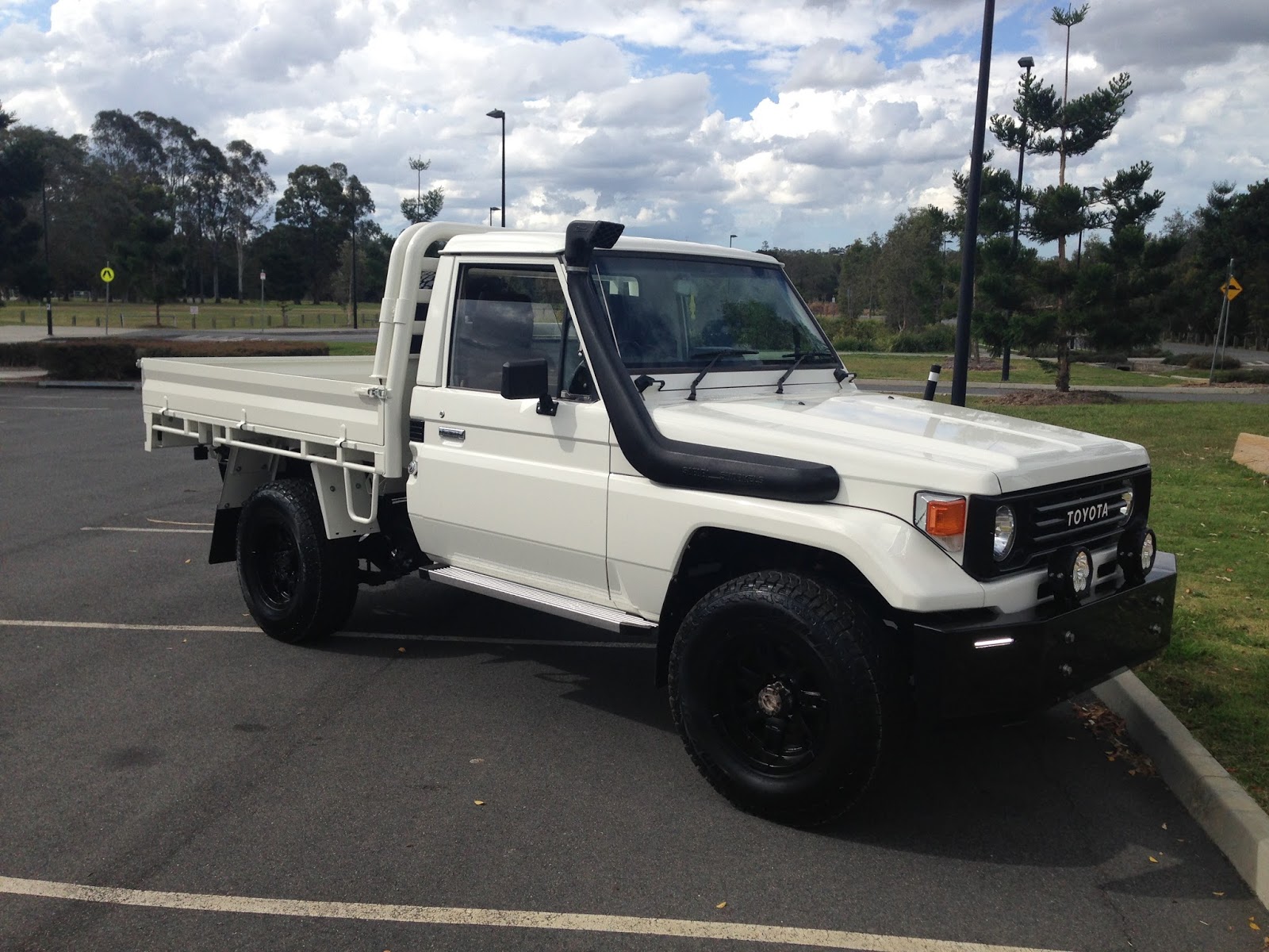 My 75 Series Landcruiser Ute Build.