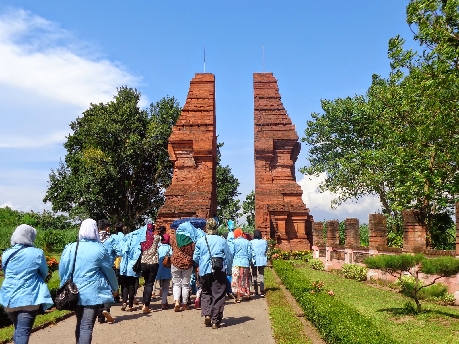 wiwiksejarah: Gapura Waringin Lawang