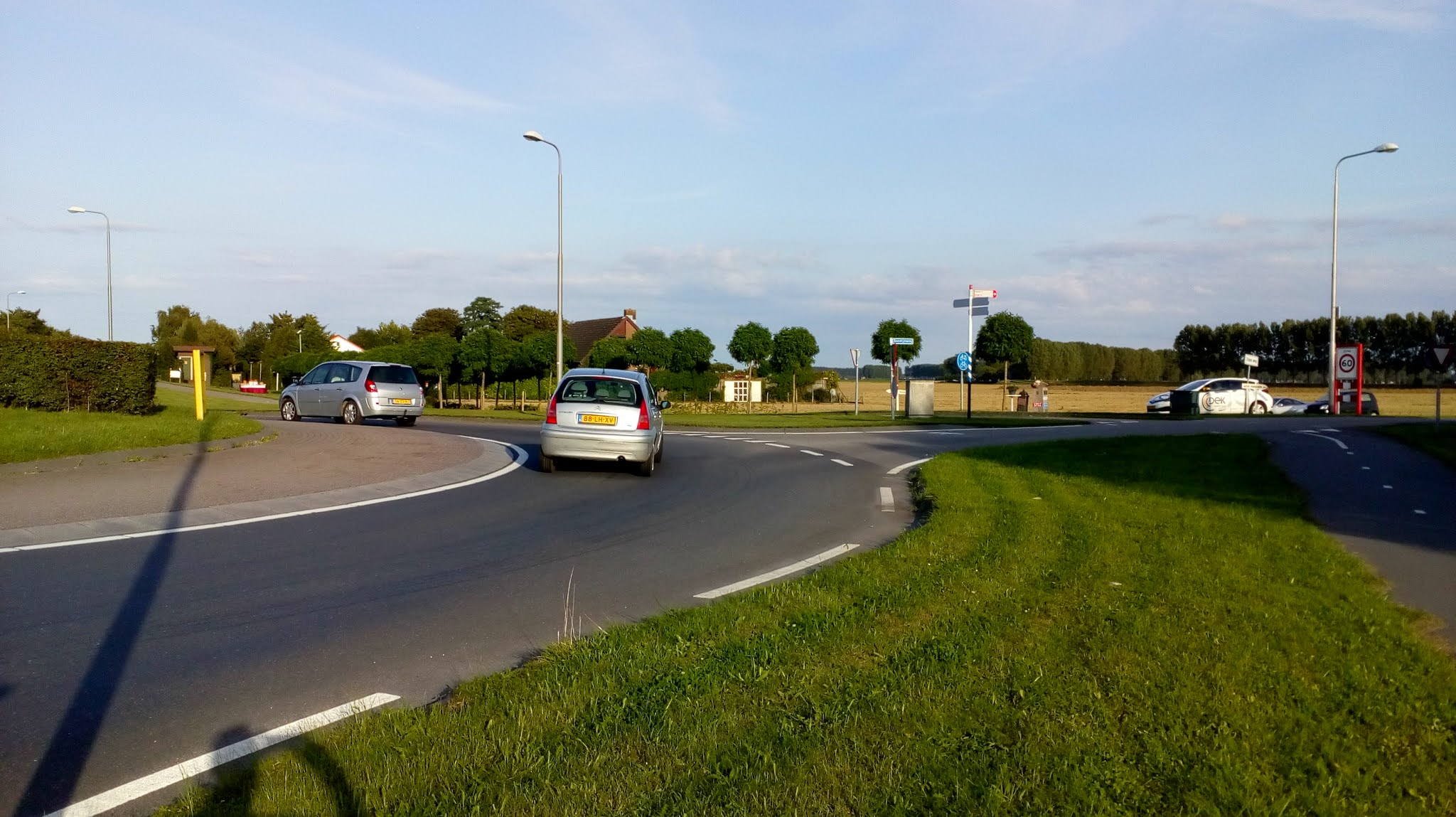 The Ranty Highwayman: What Is A Dutch Style Roundabout?