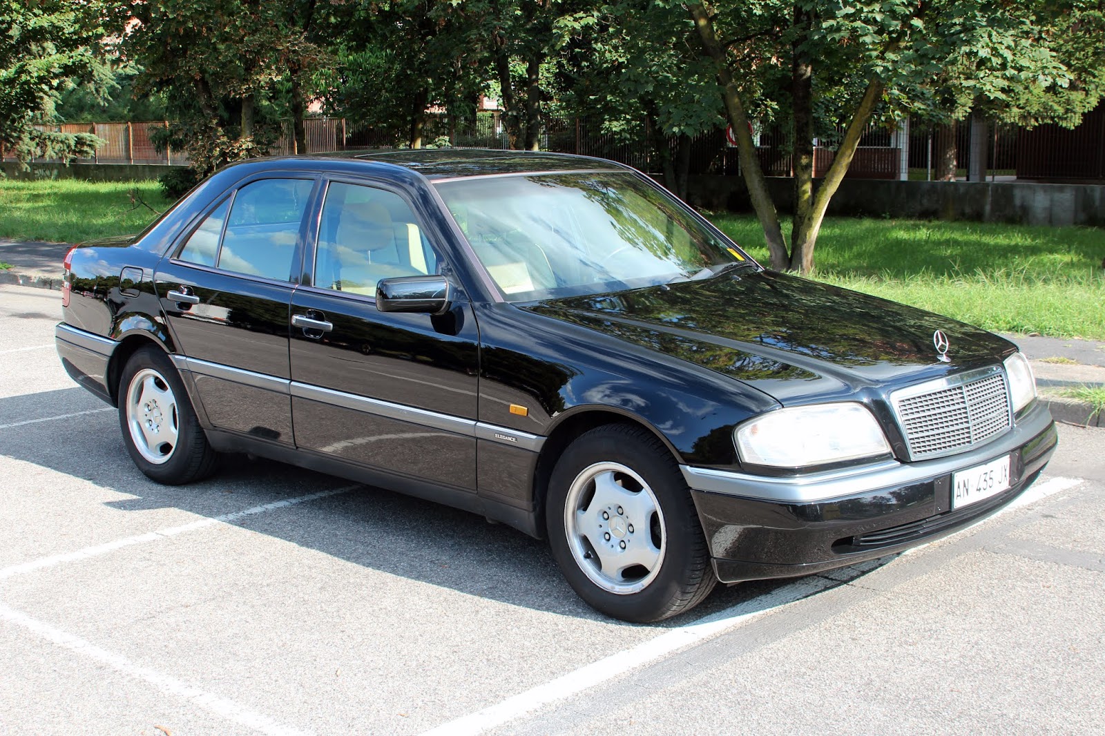 Mercedes W202 C200 Elegance (1994) - Photogallery - Descrizione