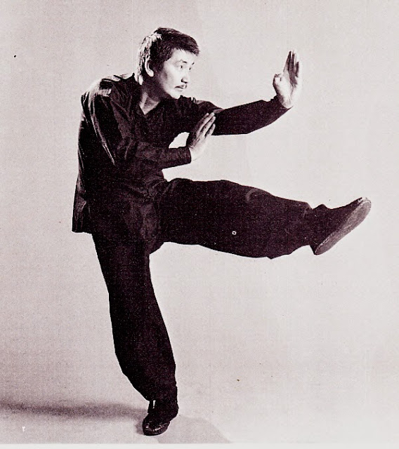 LOS ASESINOS DEL KARATE & THE ROARING LION ~ Pedro Conde