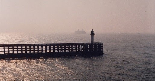 Simon St. Laurent, Squibber: Picturing: West Pier Port of Calais, France